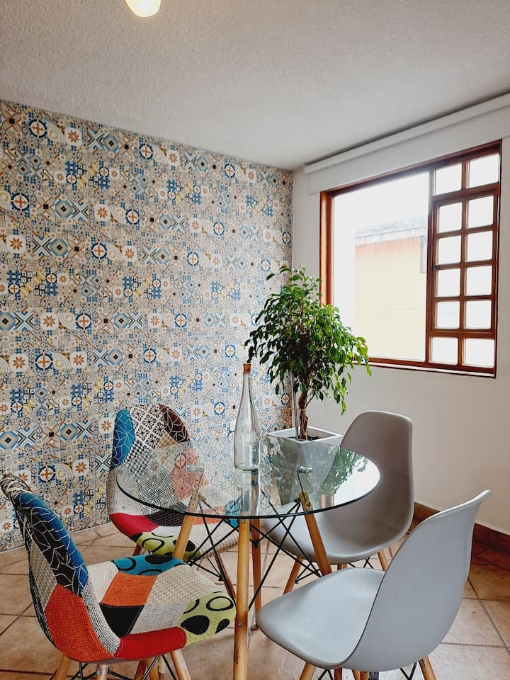 Apartamento Moderno Ideal Para Explorar Quito. - Quito