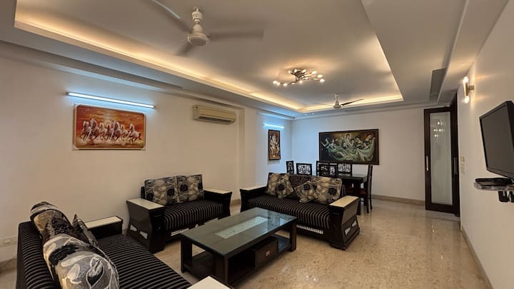 Under My Roof Premium 4bhk @ Safdarjung Enclave - Delhi