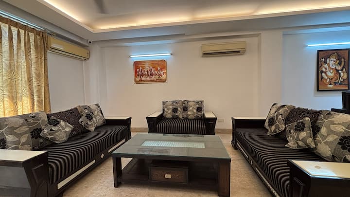 Under My Roof Premium 4bhk @ Safdarjung Enclave - Delhi