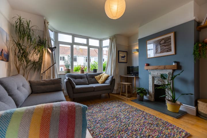Lovely Family Home By The Sea - With Climbing Wall - Bude