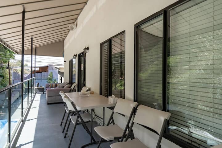 5 Min Walk  Universal  | 2-br With Balcony - Los Angeles, CA
