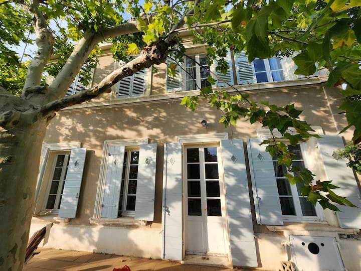 Charmante Maison Avec Parking - Marsilya