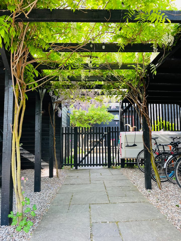 Hyggeligt Hus Med Dejlig Have Tæt På Kbh City - Copenhagen