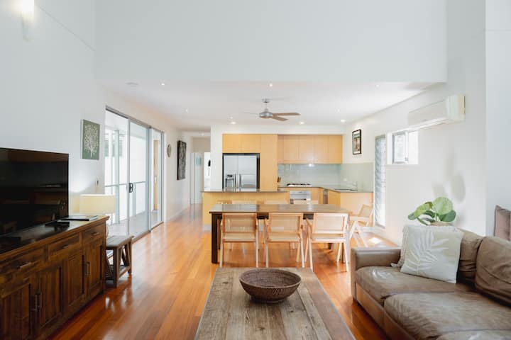 2 Bedroom House At Beach Road - Lake Cootharaba, Queensland