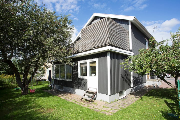 Gröna Anna, Mysig Lägenhet Med Trädgård Och Pool - Gothenburg