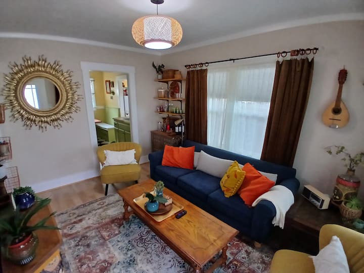 Downtown Cottage.               1519 Chestnut St. - Paso Robles, CA