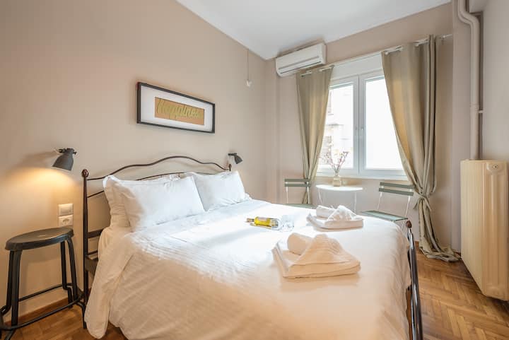 Acropolin Aprt, A Home Nest At Acropolis - Athens
