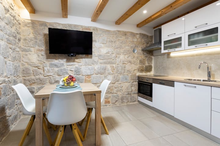 Beautiful Stone House In The Center Of Split - Split