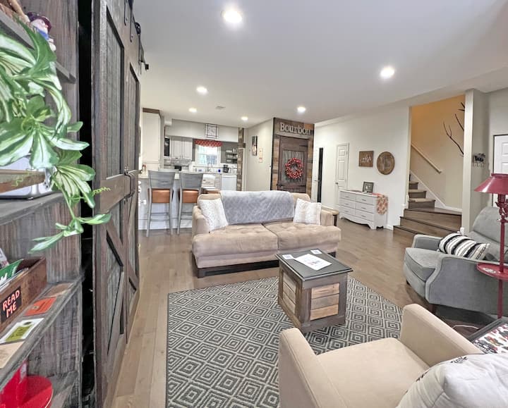 Explore Bourbon Trail ♥Downtown & Free Parking - Lexington, KY