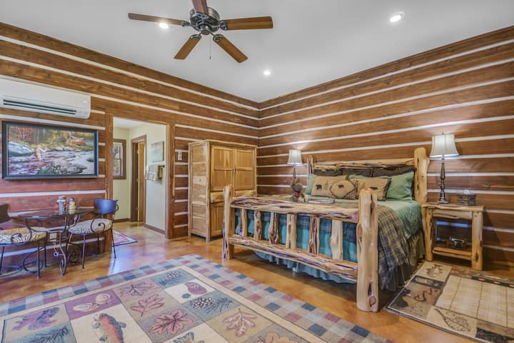 Cabin Retreat On The Blanco River - Wimberley, TX
