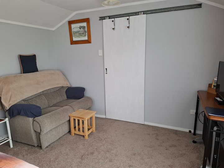 Rustic Cabin Stay - Matamata