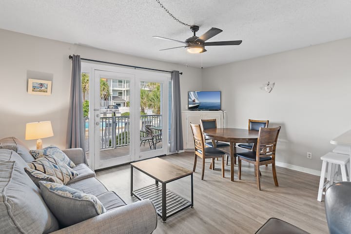 Charming Condo, Poolside And Steps From The Beach! - Florida