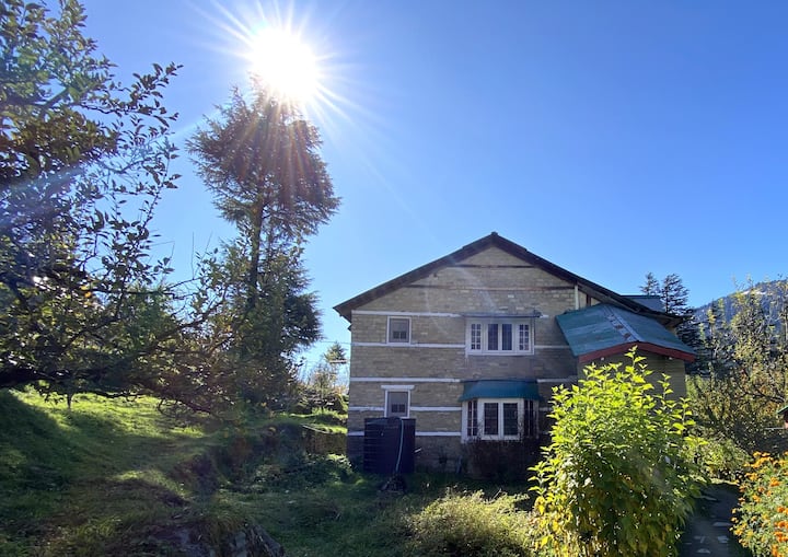 Iris : Entire Heritage Cottage Of 4 Rooms W/ View - Manali