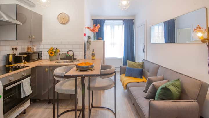 Hs2-1 | Triple Room Right Off Brick Lane - London, UK