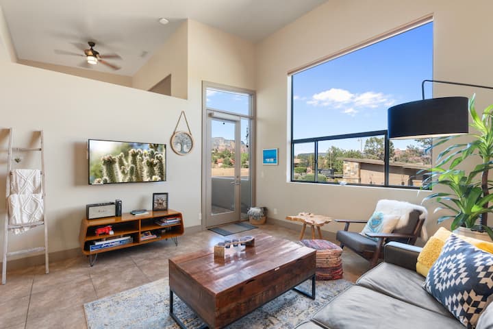 Central, Artsy Loft With Big Views - Sedona, AZ
