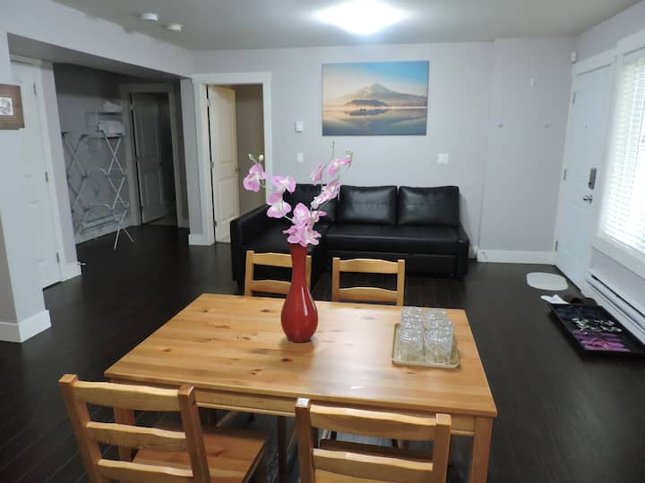 Cozy And Homey 2 Br Suite - Surrey