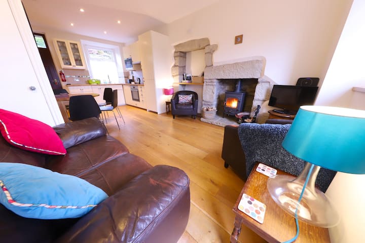 Gemstone Cottage - Settle - South Facing Terrace - Settle