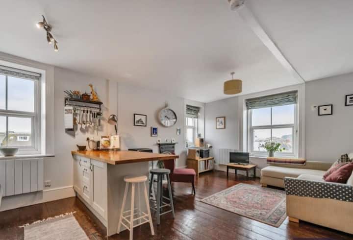 Swanage Central Apartment With Sea Views - Swanage
