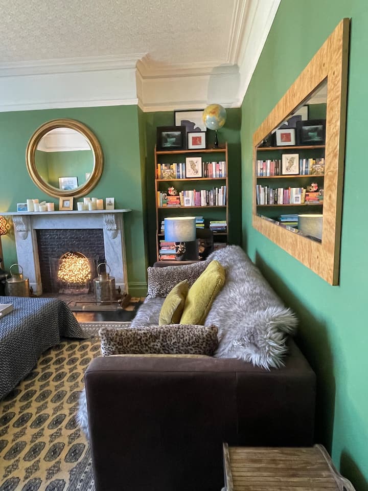 Big Cheltenham 5 Bedrooms/10 Beds/3 Bathroom House - Cheltenham
