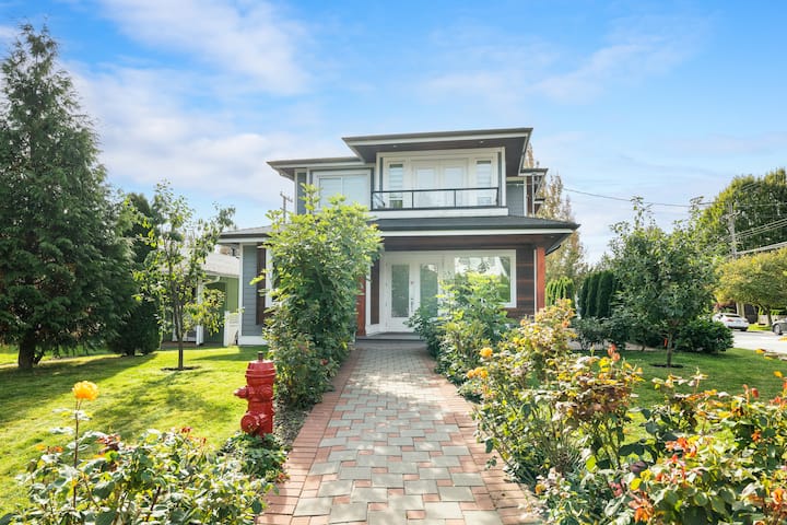 Beautiful Private Guest Suite - Great Location! - Grouse Mountain