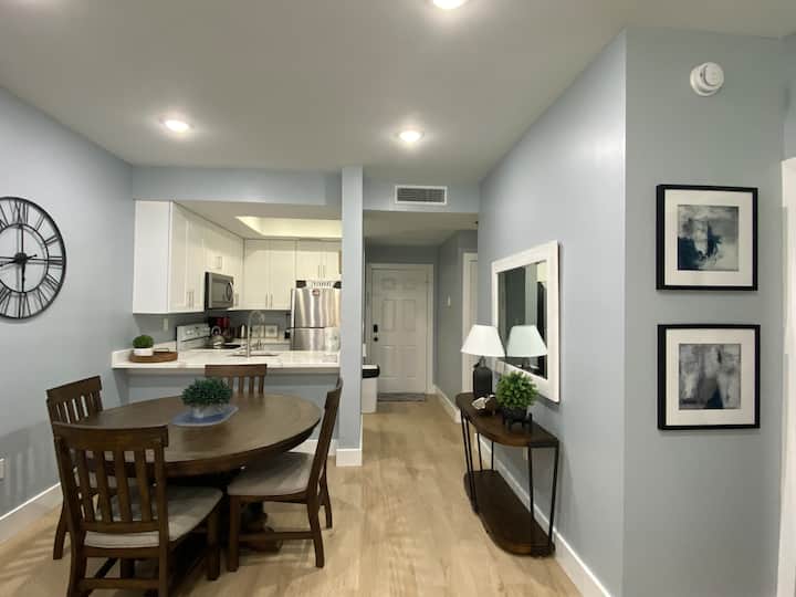 Lakeside Condo End Unit - Naples