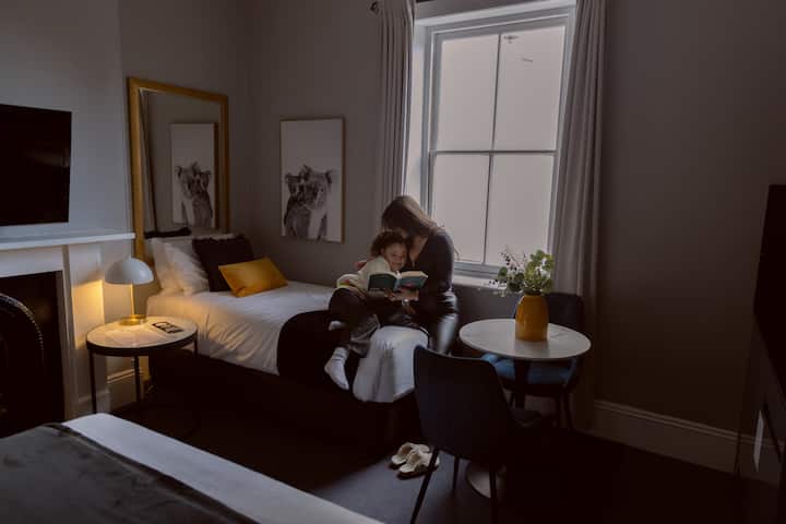 Potts Point Room With Queen And Single Bed - Lane Cove