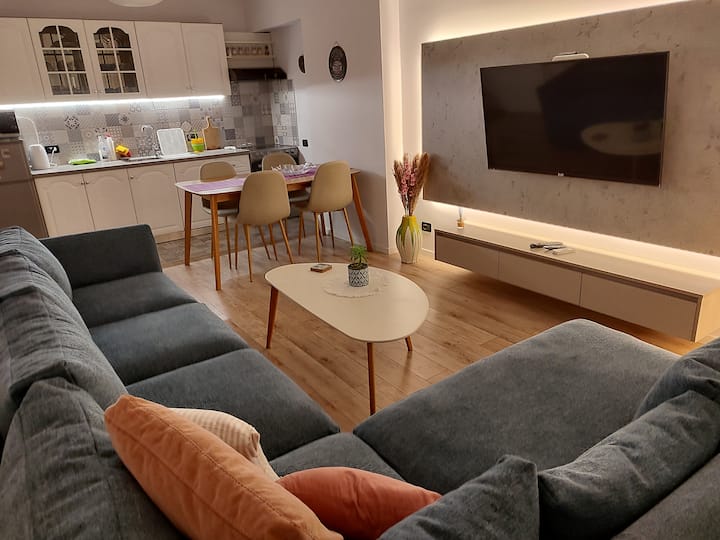Cozy Apartment & Great Location - Tirana