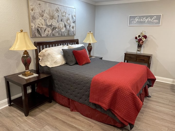 All New! Work/rest/sleep 1 Bed/1 Bth - Hattiesburg, MS