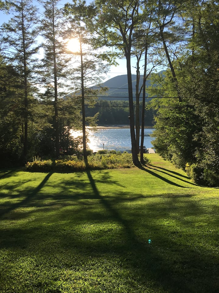 Lakes Region 
Lake Front Home Overlooking Mountain - 덴마크