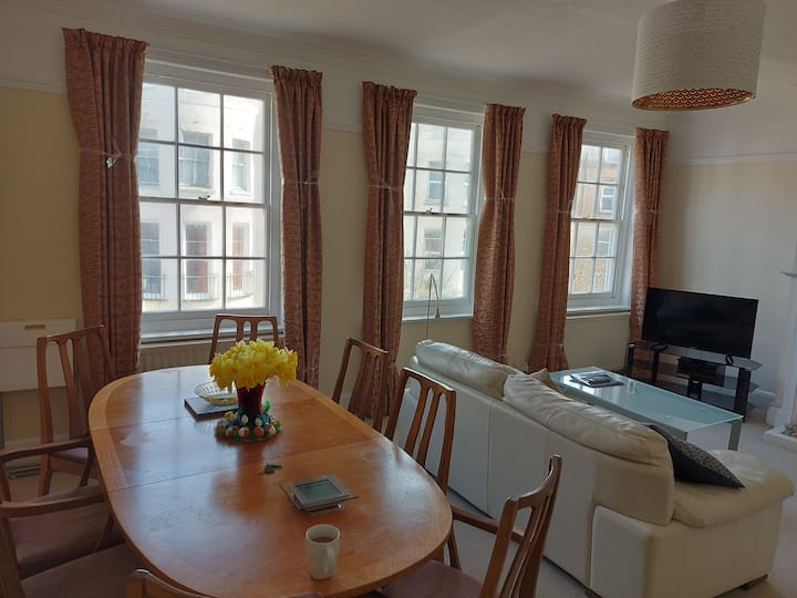 Huge 4-bed Flat Right By Eastbourne Seafront! - Pevensey