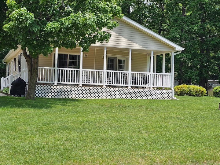 Adorable Home, 1/4 Mile From State Park Entrance - Pentwater, MI