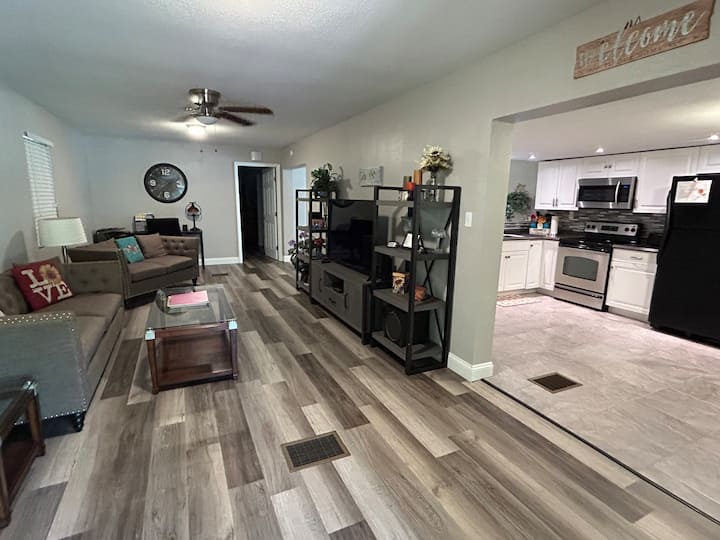 The Country Porch In Wildwood Florida - A Stones Throw Away From The Villages! - The Villages, FL