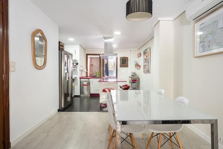 Queen Size Bed & Private Bathroom By Miguel Inn - Valence en Espagne