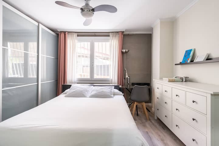 Queen Size Bed & Private Bathroom By Miguel Inn - Valencia