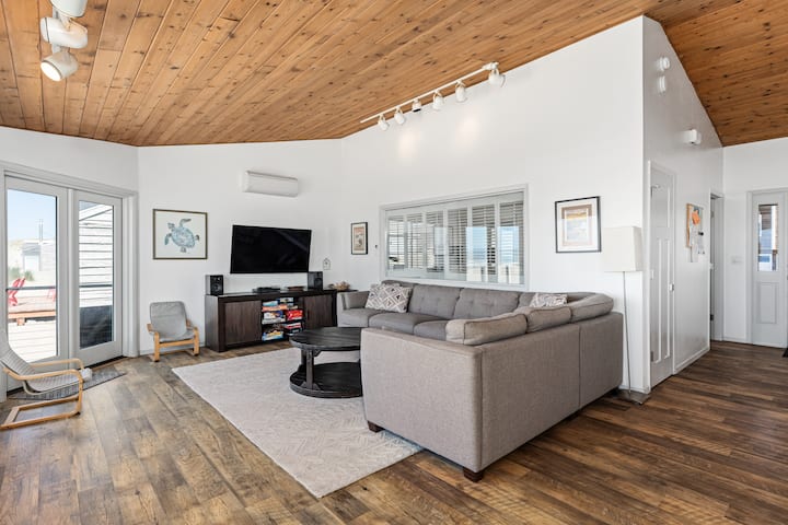Ocean Front House - Gorgeous Views! - Pacific City, OR