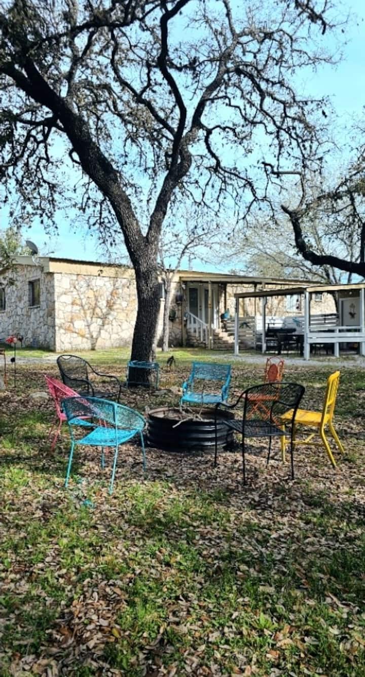 Deer House At Canyon Lake! - Canyon Lake, TX