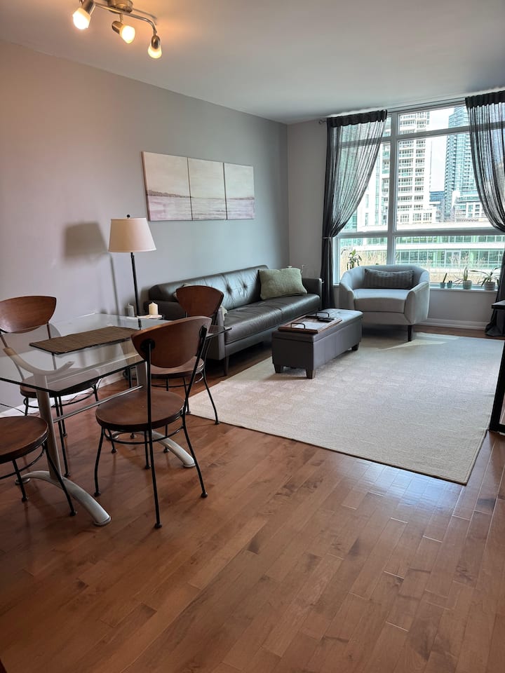 Spacious Condo By The Lake ***Free Parking*** - Toronto, ON
