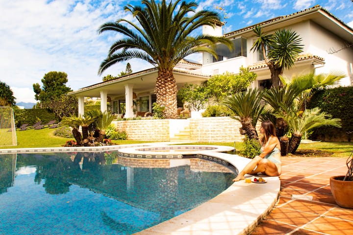 Ultra Luxury Villa: Spa, Gym, Cine & Private Pool - Marbella