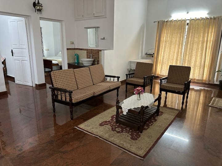 Group Stay @ 221a Niravath Rd., Maradu, Ernakulam - Cochín