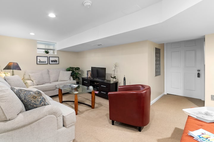 Chic, Comfortable And Convenient - Kirkwood, MO