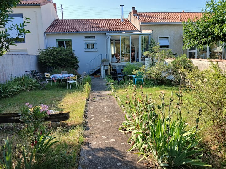 Jolie Maison Lumineuse, 3 Chambres - La Rochelle