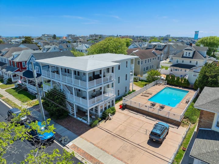 Crest Condo With Sparkling Pool & Tropical Vibes - Cape May, NJ