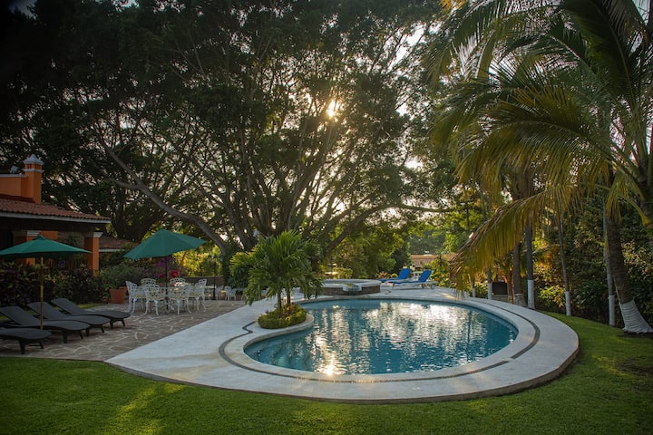 Quinta Con Alberca, Jacuzzi, Cancha Tenis Y Squash - Jiutepec