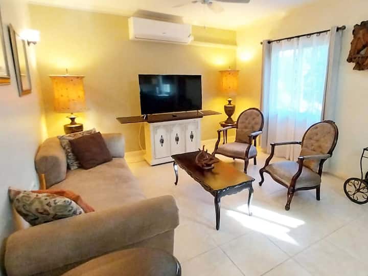 Quaint, Quiet And Cozy Kingston Home - Kingston