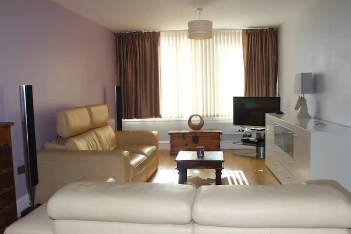 Market Square Apartment - Newbury