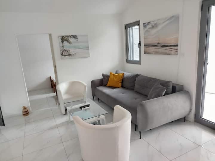 Sunny Penthouse, 2bedroom,10min Sea - Montenegro