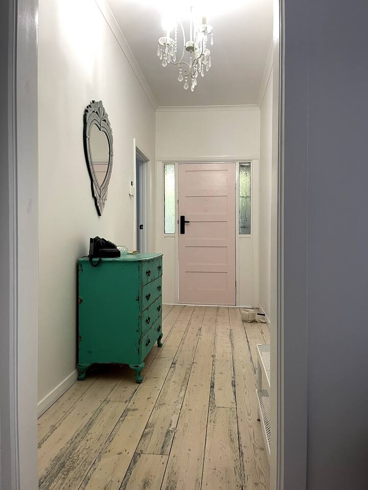 Juliet's Hideaway
Rest. Love. Play. - Daylesford