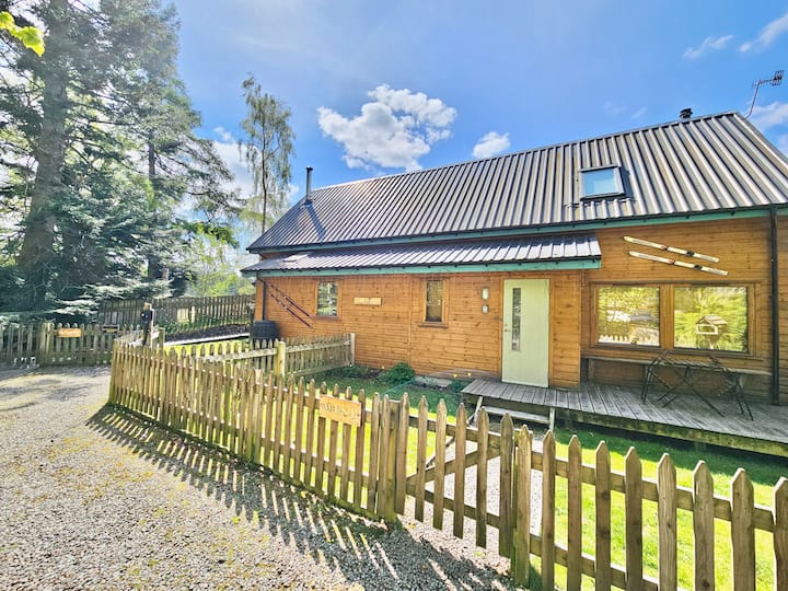 Rolltop Bath & Cosy Stove - Baltinna West Lodge - Newtonmore