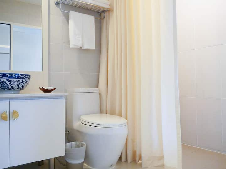 Modern Comfort With Shino Elegance, Central Phuket - Provincia di Phuket