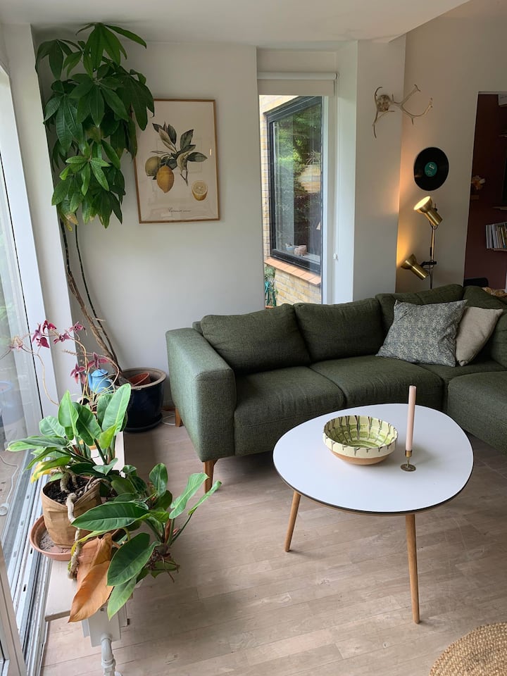 Lyst Personligt Rækkehus Med Skøn Sydvendt Have. - Aarhus